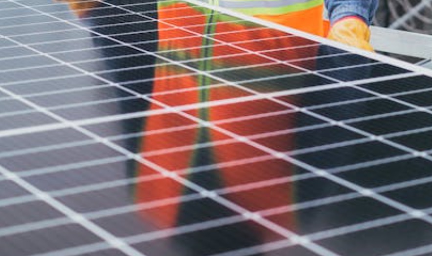 How to use mobile phone solar charger